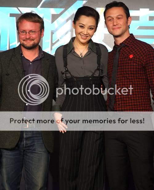 JGL looking boneable whilst promoting Looper in Shanghai: ohnotheydidnt ...