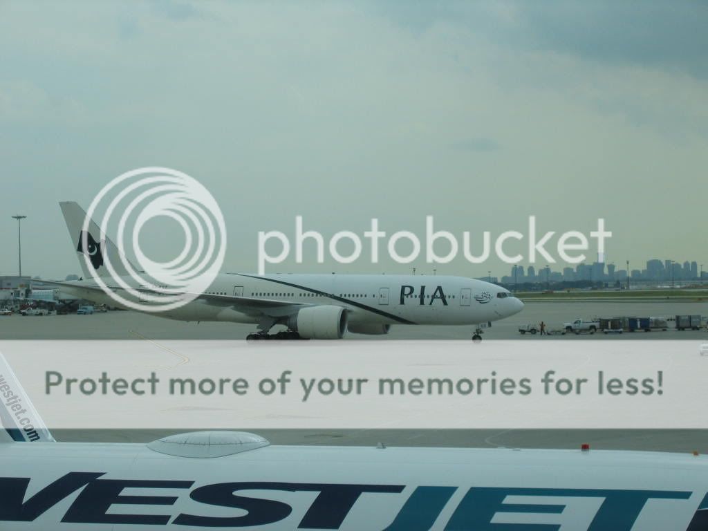 AP-BGZ at Toronto Airport - Photos by Tayub - History of PIA - Forum