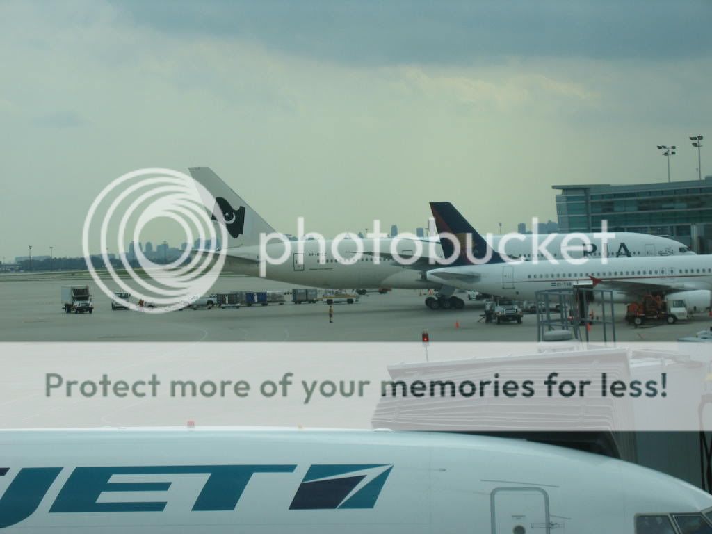 AP-BGZ at Toronto Airport - Photos by Tayub - History of PIA - Forum